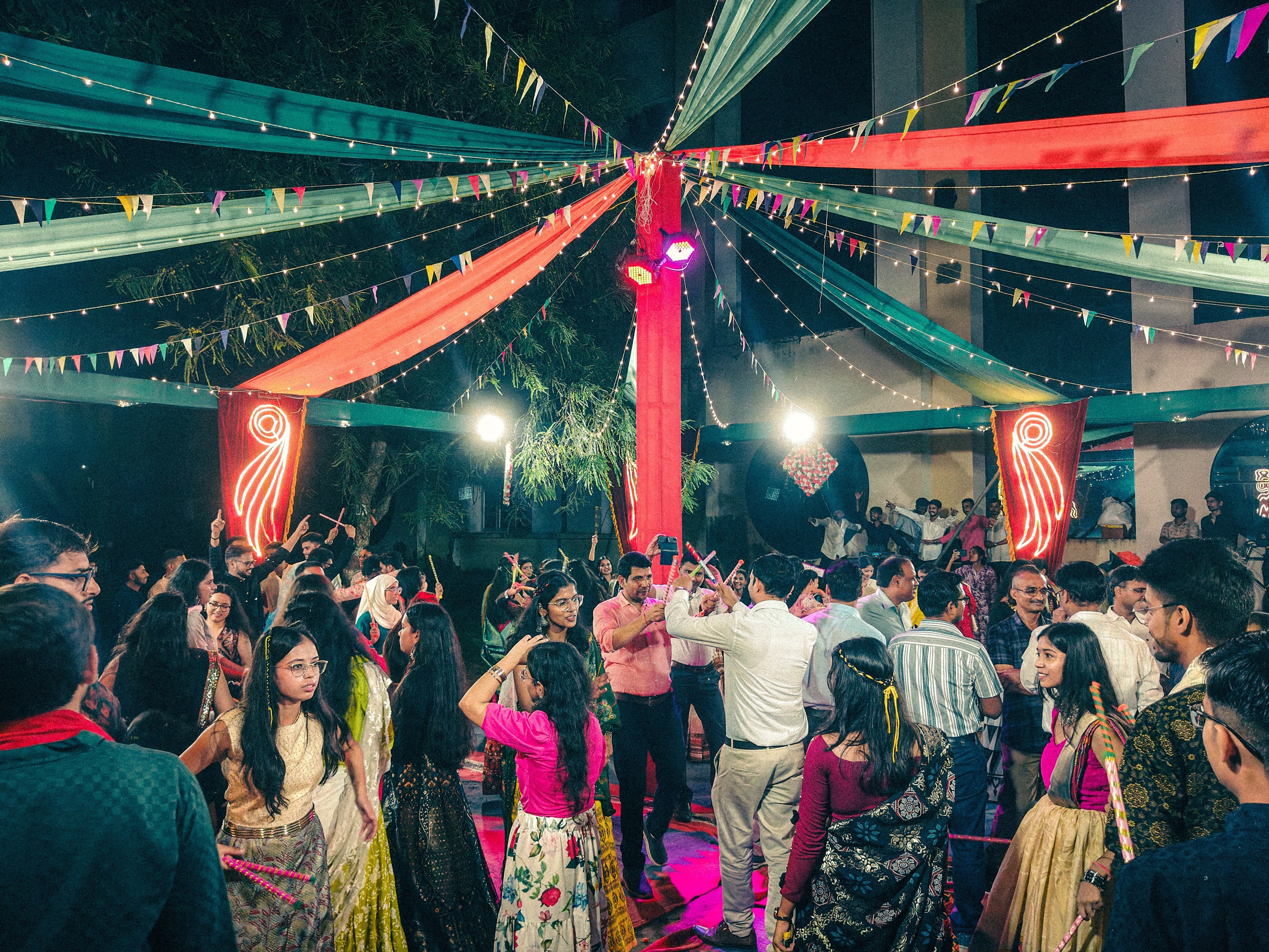 Dandiya dance organized in a college of Atarra | अतर्रा के एक कॉलेज में ...