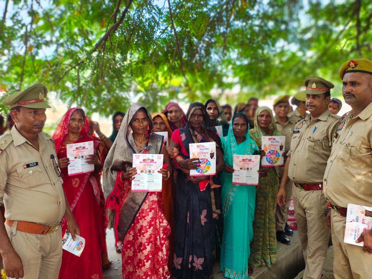 Hargaon police conducted a route march | हरगांव पुलिस ने किया रूट मार्च ...