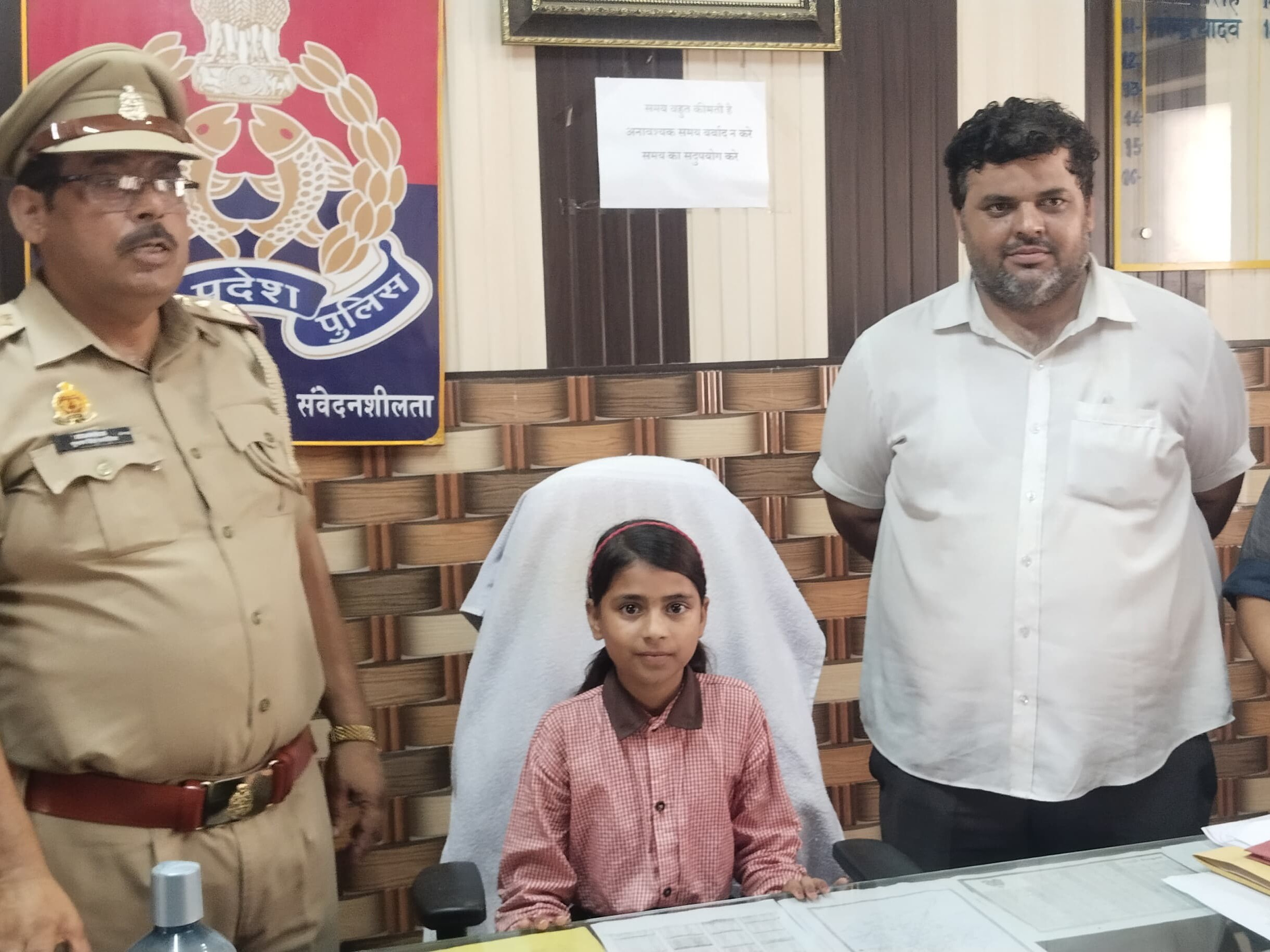 A student became the station head for a day in Iglas police station.