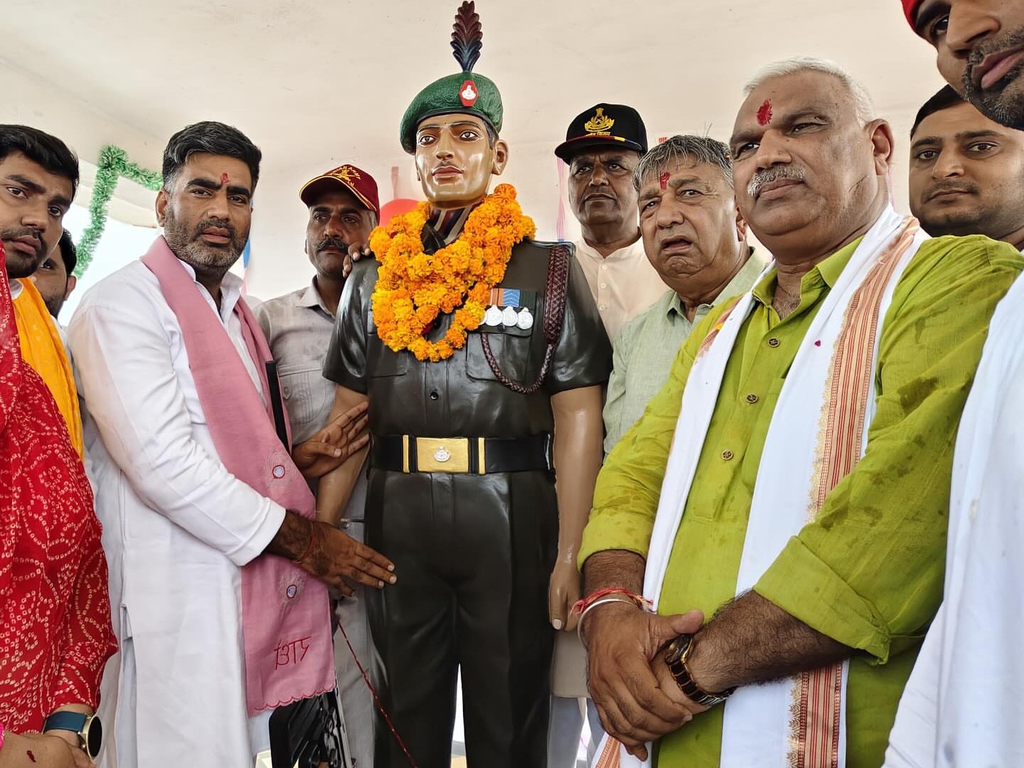 MLA unveiled the statue of martyr Gujarmal Gurjar | विधायक ने शहीद गुजरमल गुर्जर की मूर्ति का ...