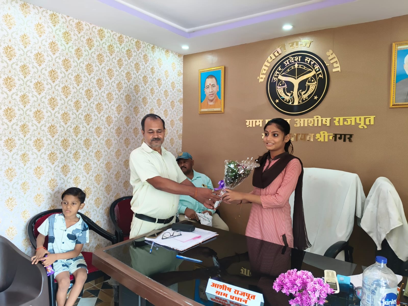 Eighth grade student becomes village head for a day in Mahoba | महोबा ...