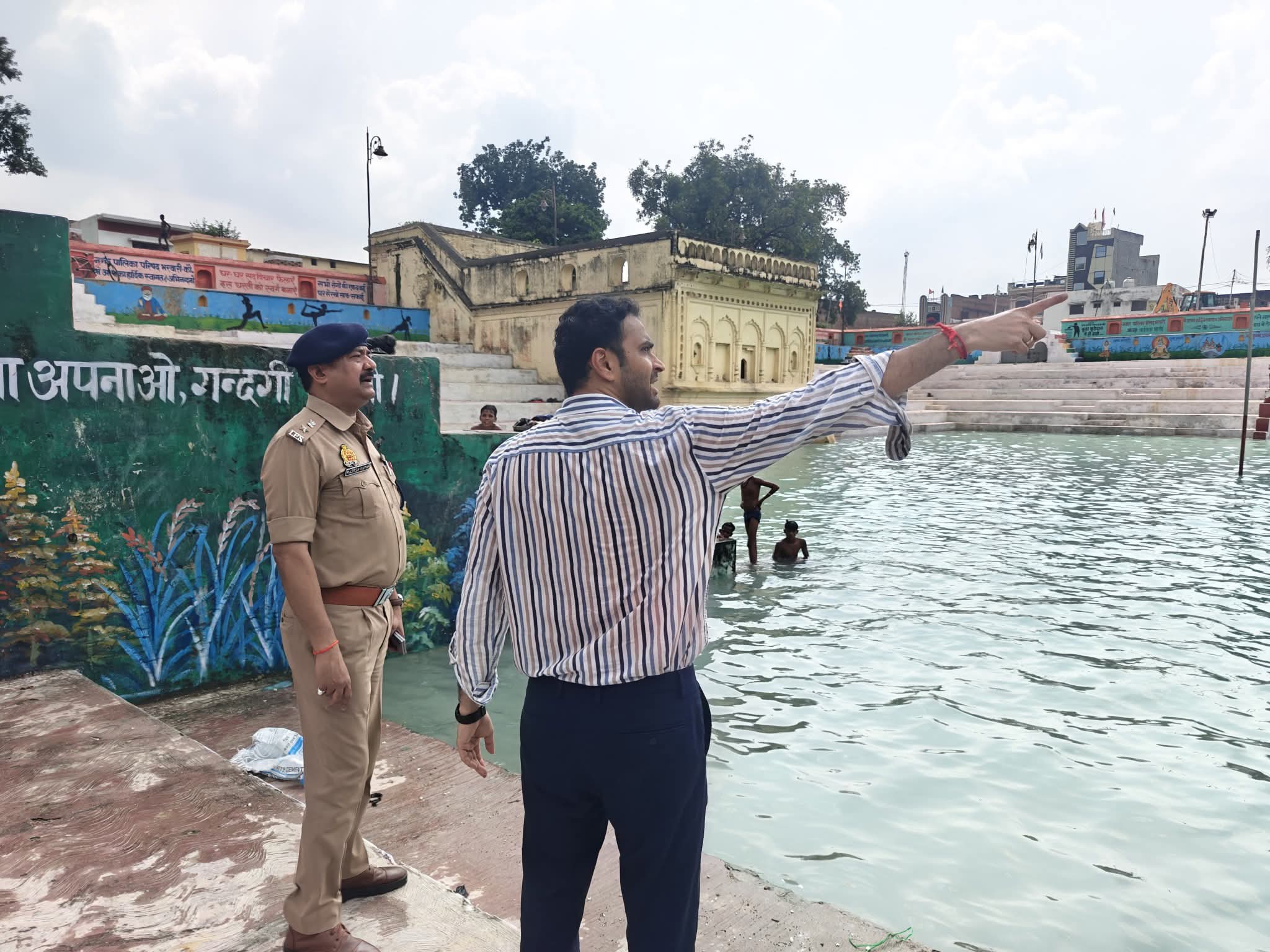 DM and SP visited Muratganj in Kaushambi.