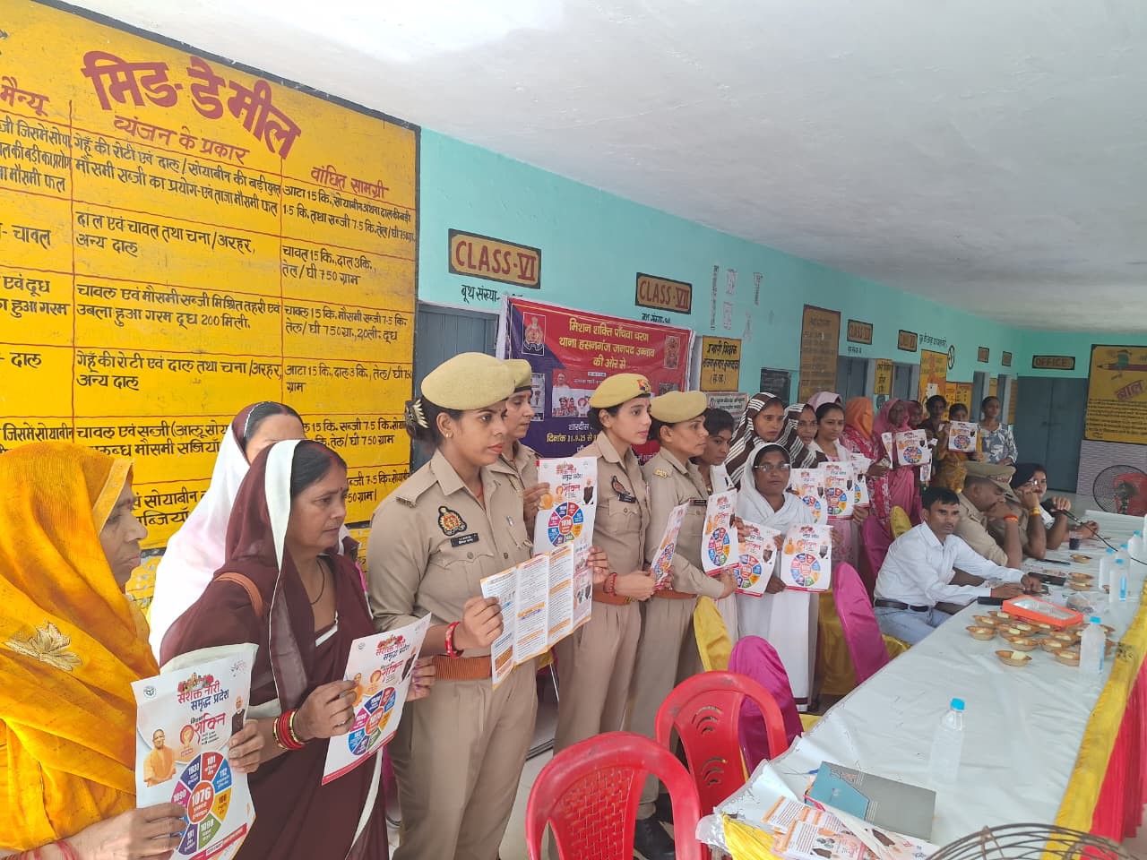 Women were made aware in the public meeting in Hasanganj. | हसनगंज में ...