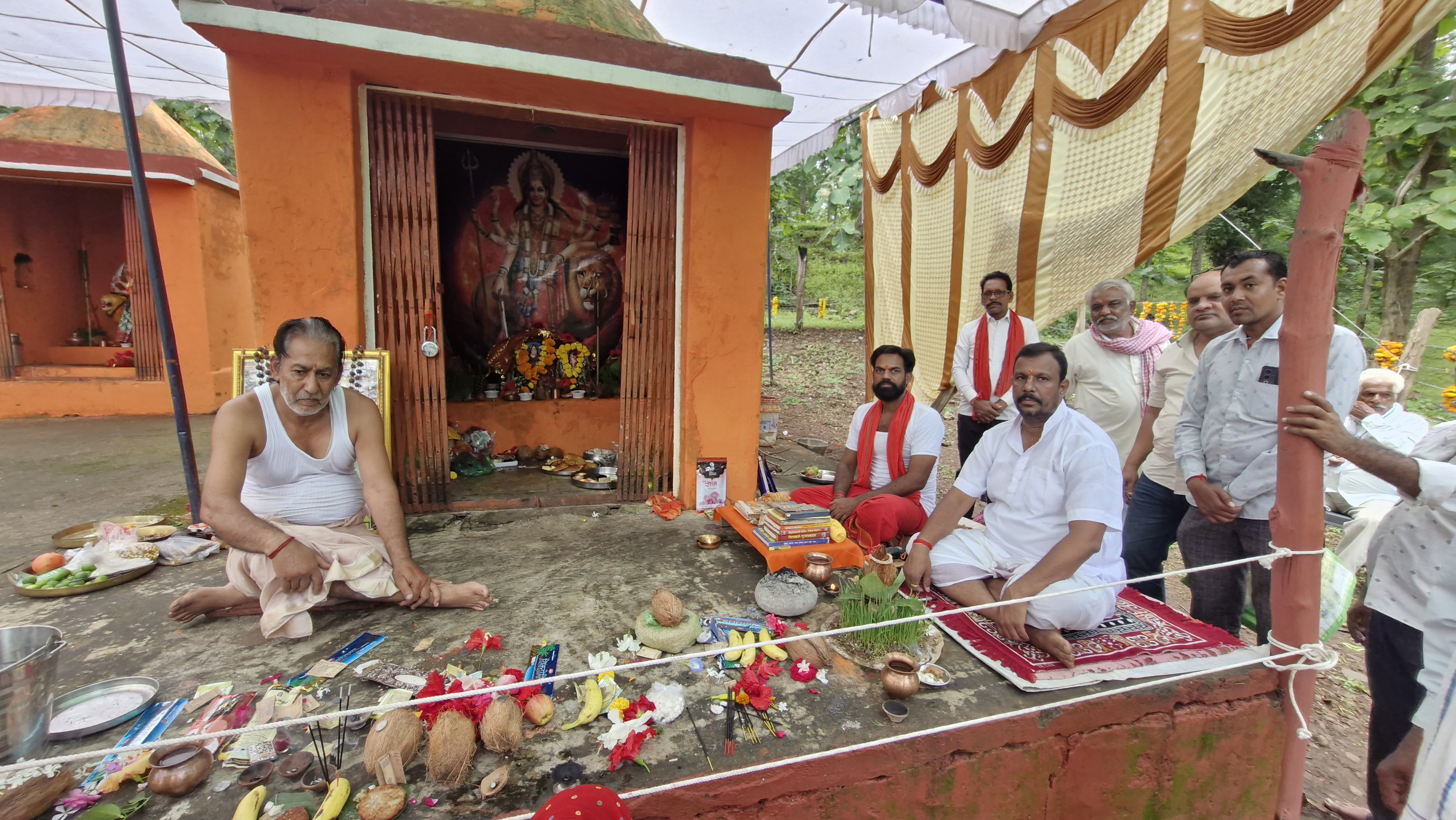 A huge Kanya Bhojan was organised at the Murgi Ghati Temple. | मुर्गी ...