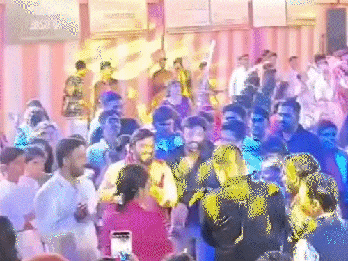 Independent MLAs performed Garba dance together on a Gujarati song.