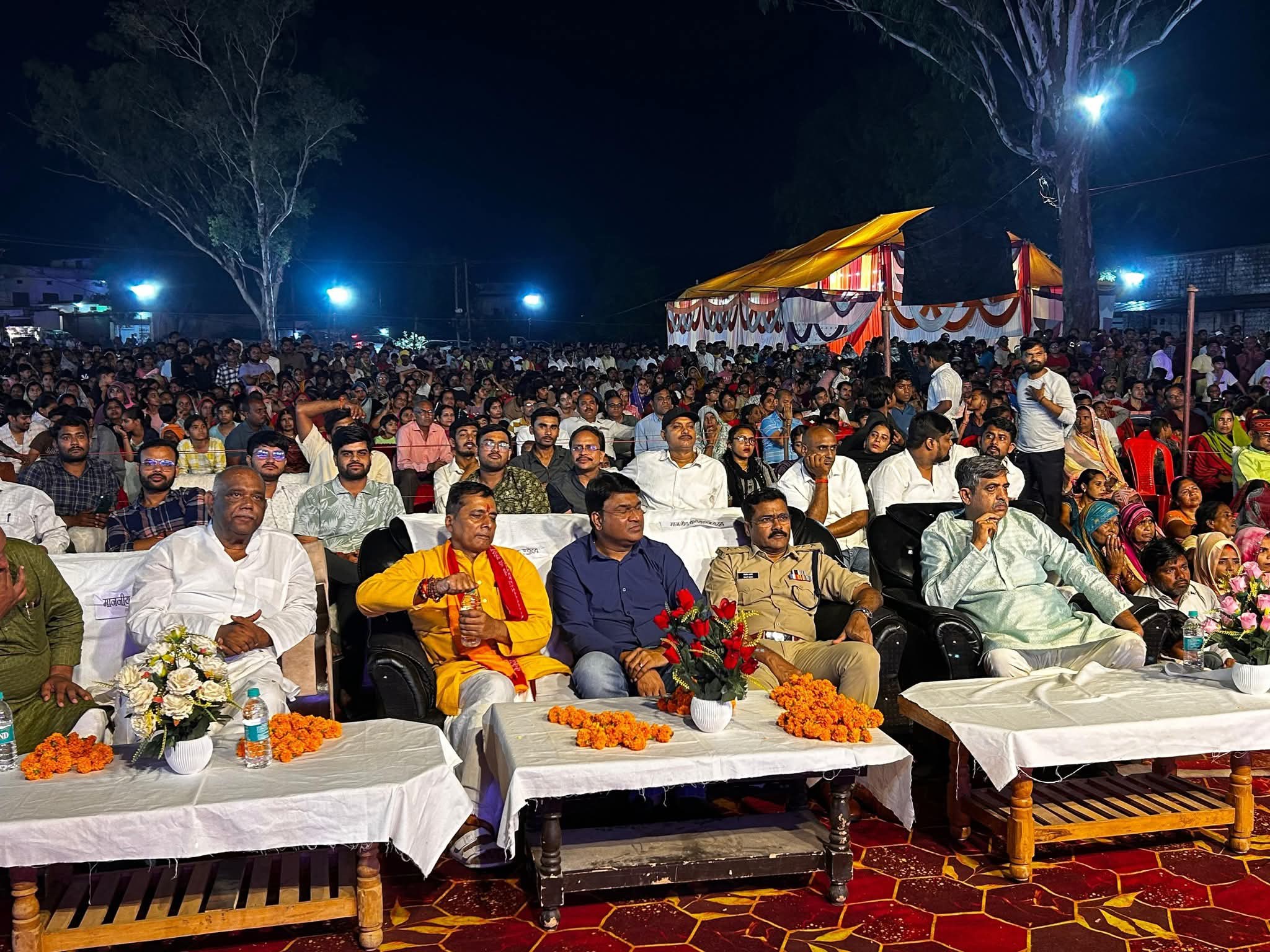 Ravana's effigy burnt with fire arrows on Vijayadashami in Mauganj ...