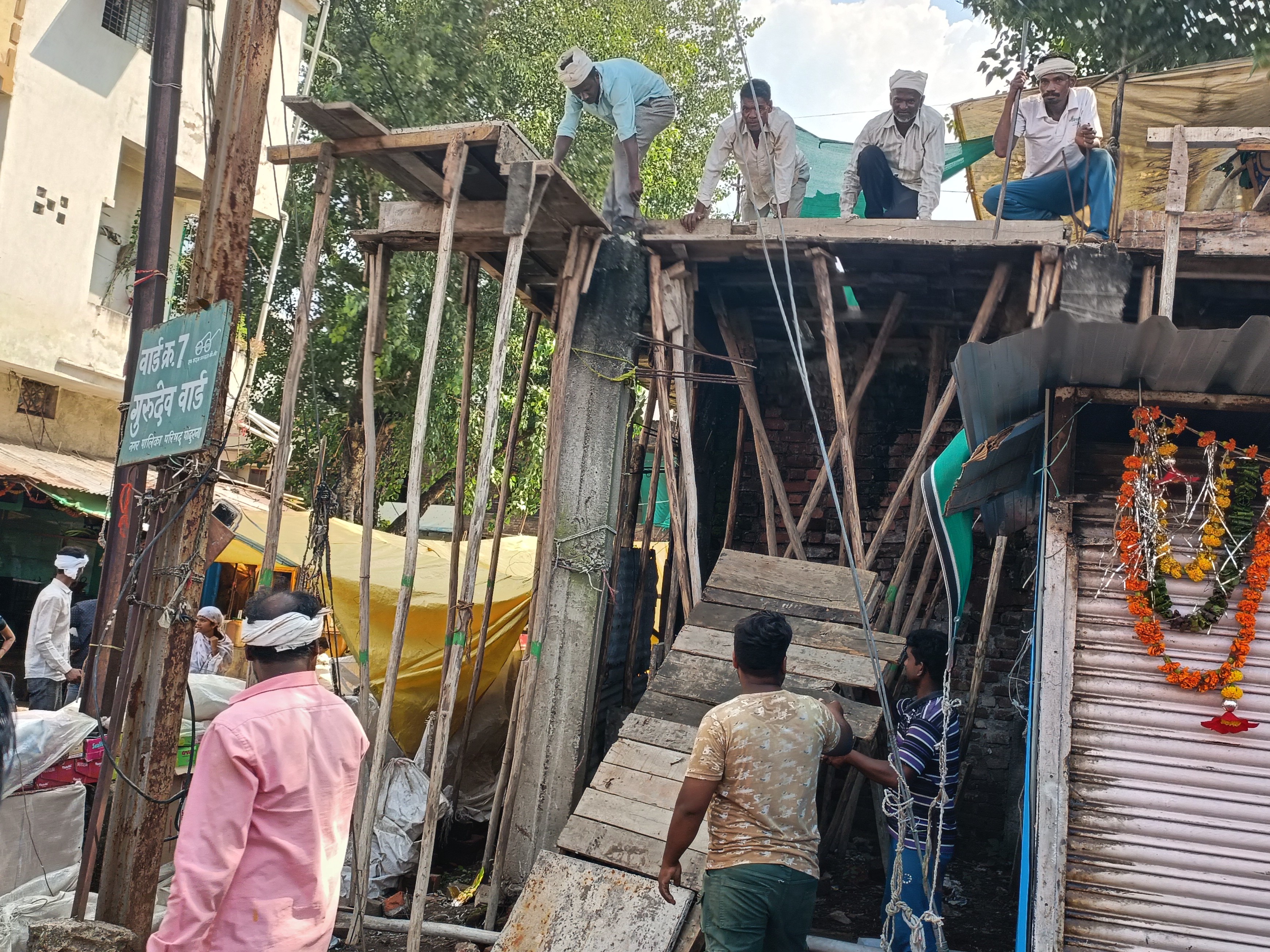 The Municipal Corporation demolished illegal construction at Pandhurna ...
