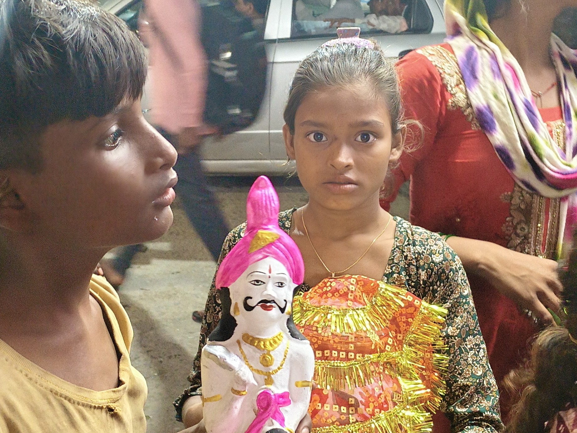 In Achalda, children asked for Tesu-Jhenjhi | अछल्दा में बच्चों ने ...