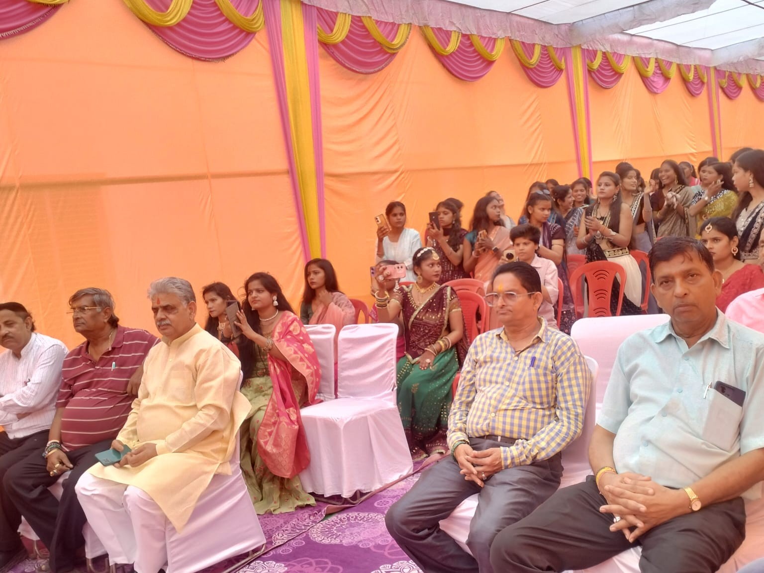 Durga Puja begins in Awagarh of Jalesar | जलेसर के अवागढ़ में दुर्गा ...