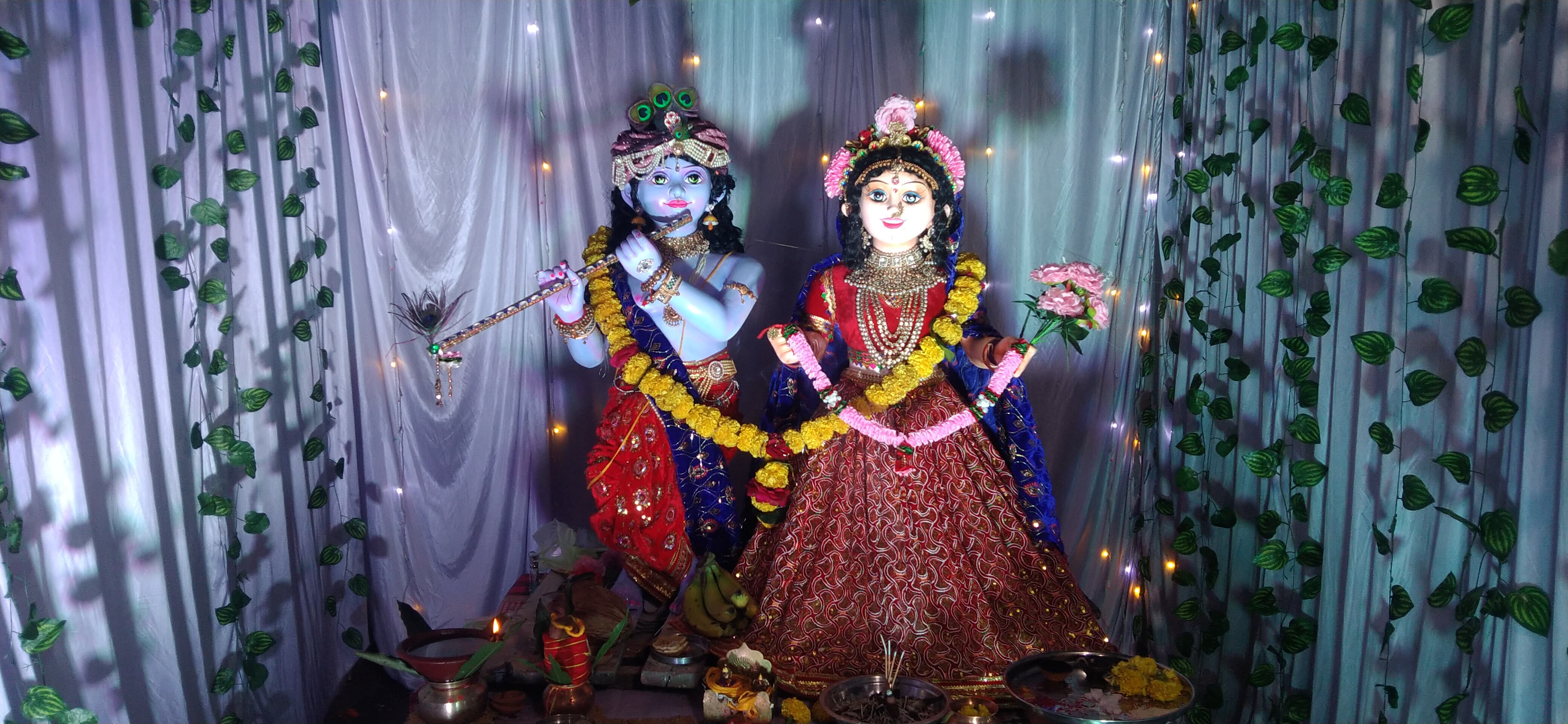 The tradition of Radha-Krishna idol of Madhav Friends Club in Bhaunra ...