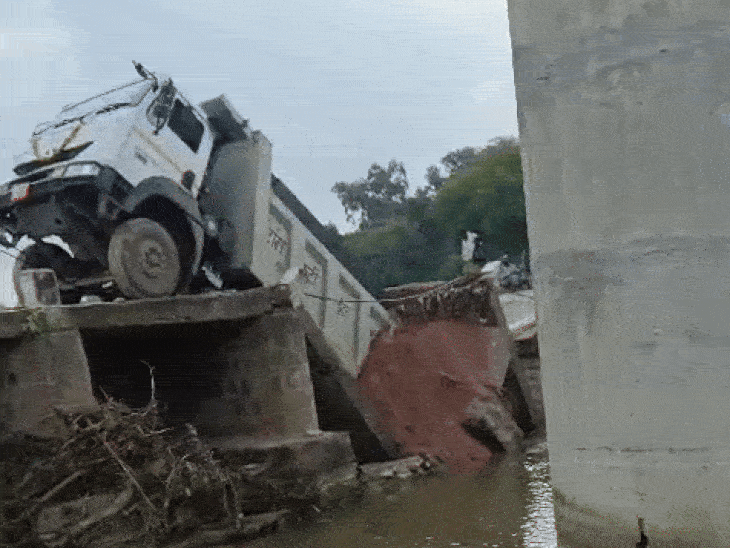 Ken River bridge collapses, overloaded truck sinks | केन नदी का पुल ...