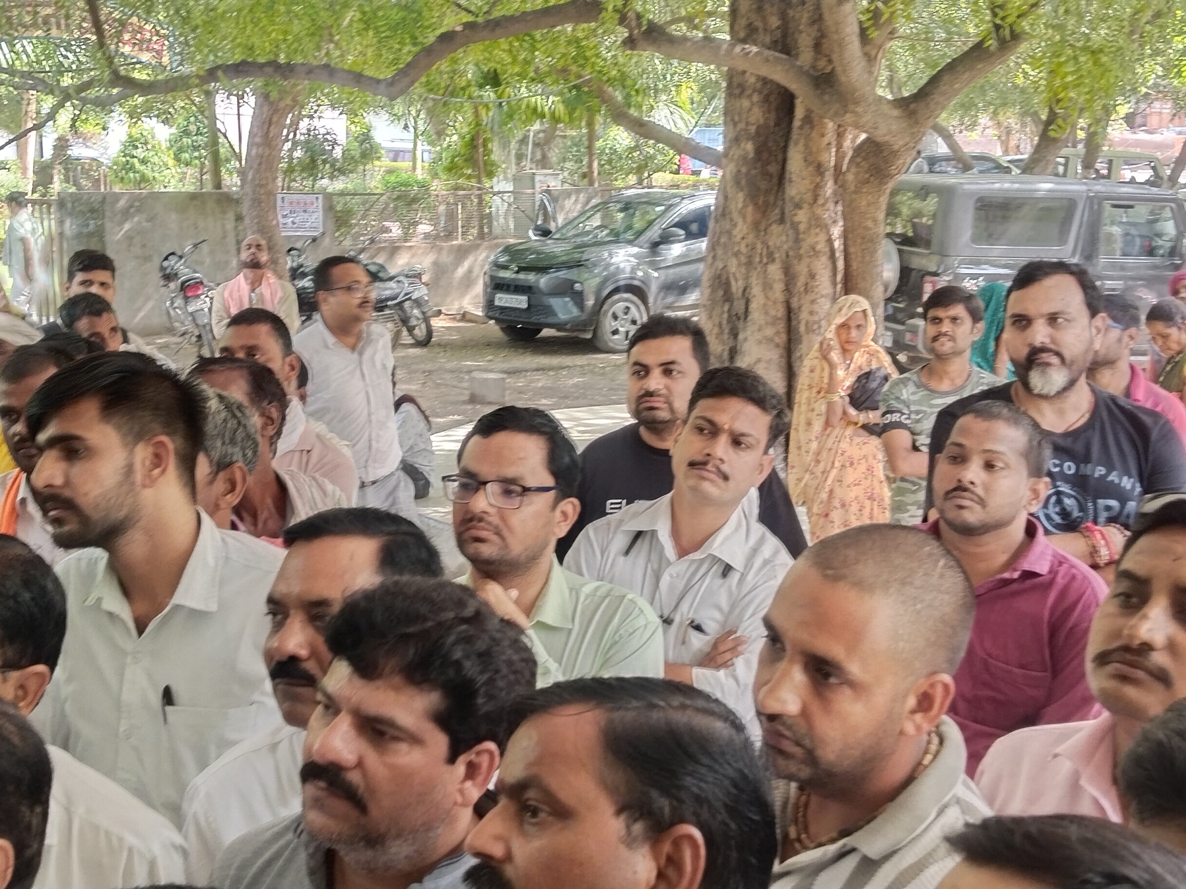 Opposition to FIR against advocate Anil Mishra
