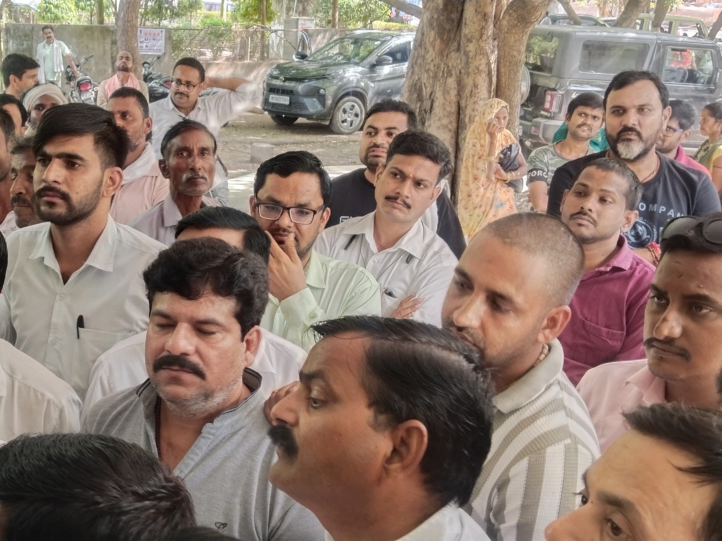 Opposition to FIR against advocate Anil Mishra