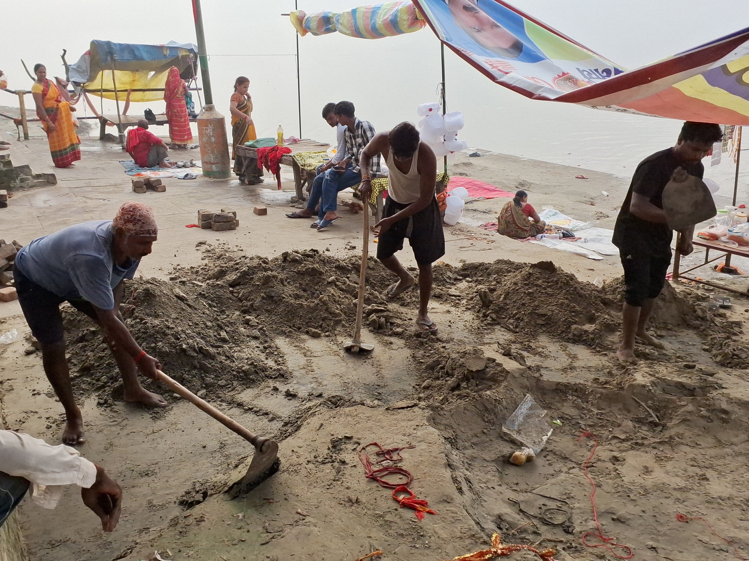 Cleaning of Ganga Ghats begins in Ghazipur