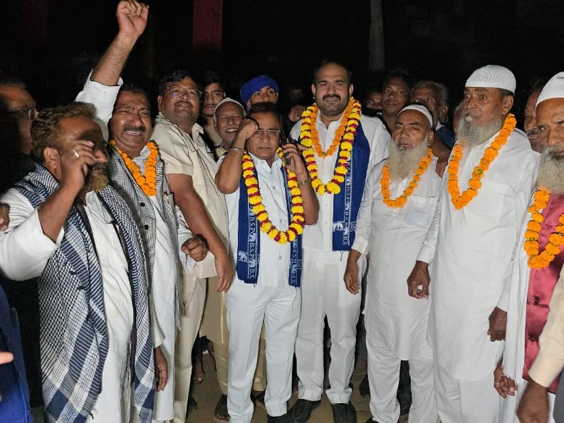 BSP workers left for Lucknow from Hathras | हाथरस से बसपाई लखनऊ रवाना ...