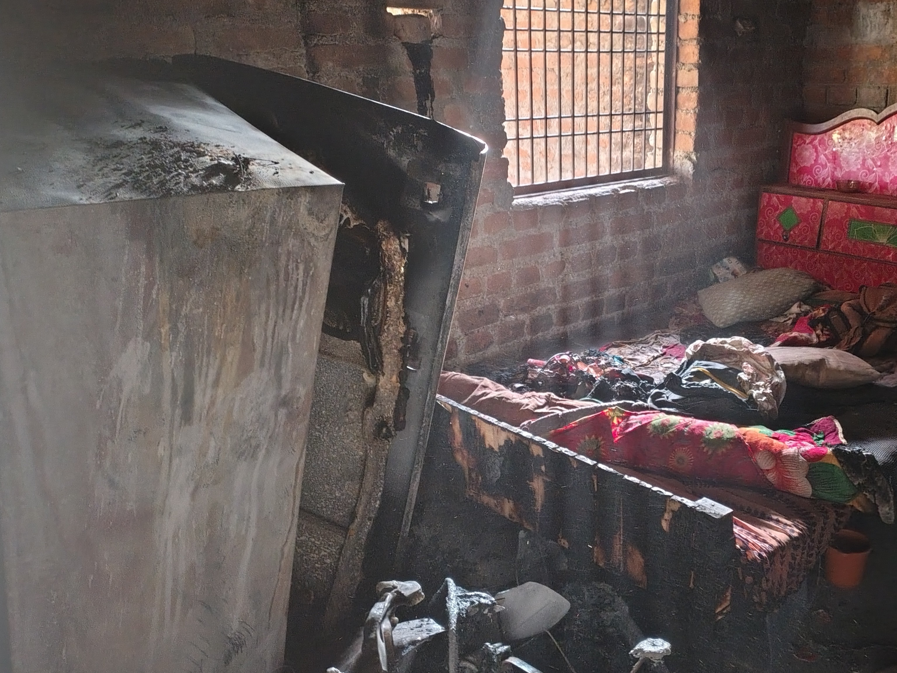 A house caught fire due to a short circuit in Badausa