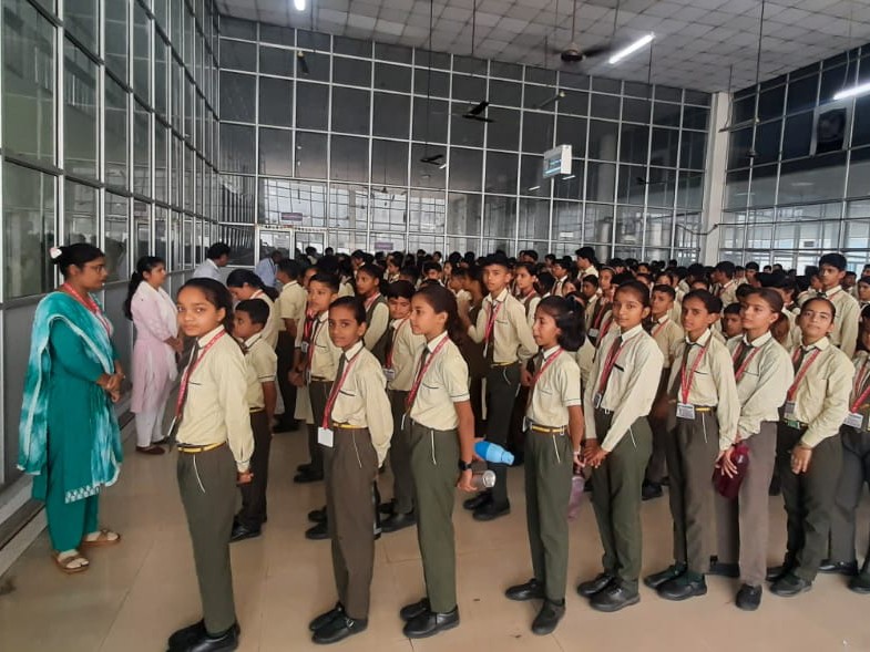 DPM Public School students went on an educational tour | डीपीएम पब्लिक ...