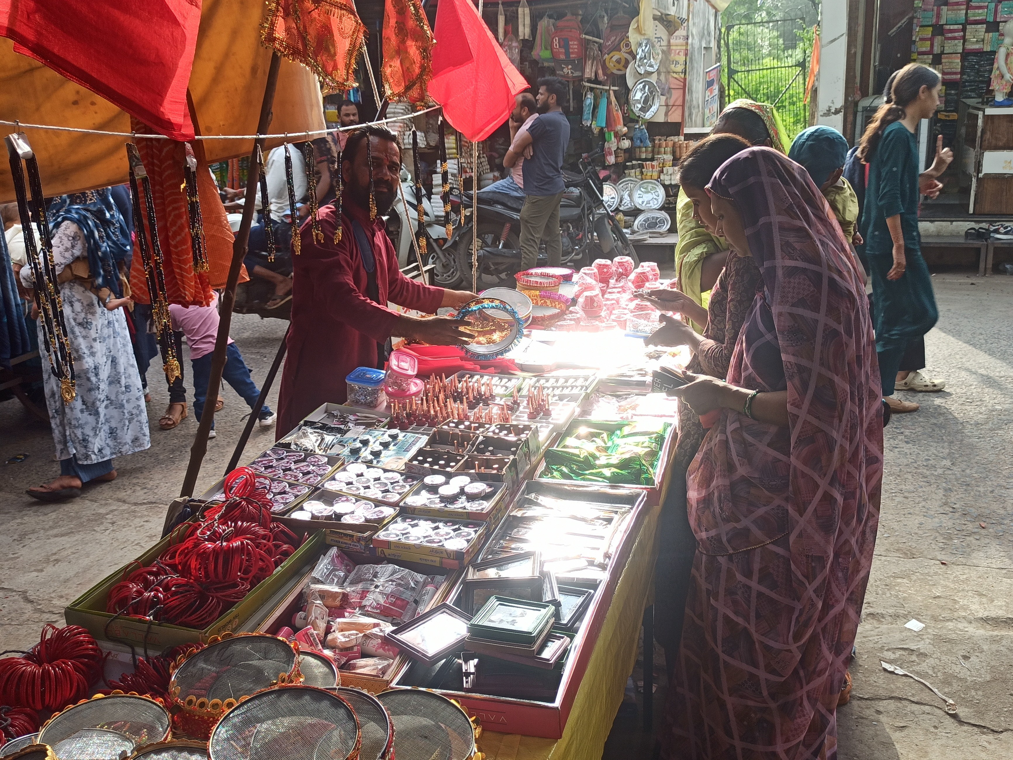 Karwa Chauth festival in Manawar tomorrow | मनावर में कल करवा चौथ का ...