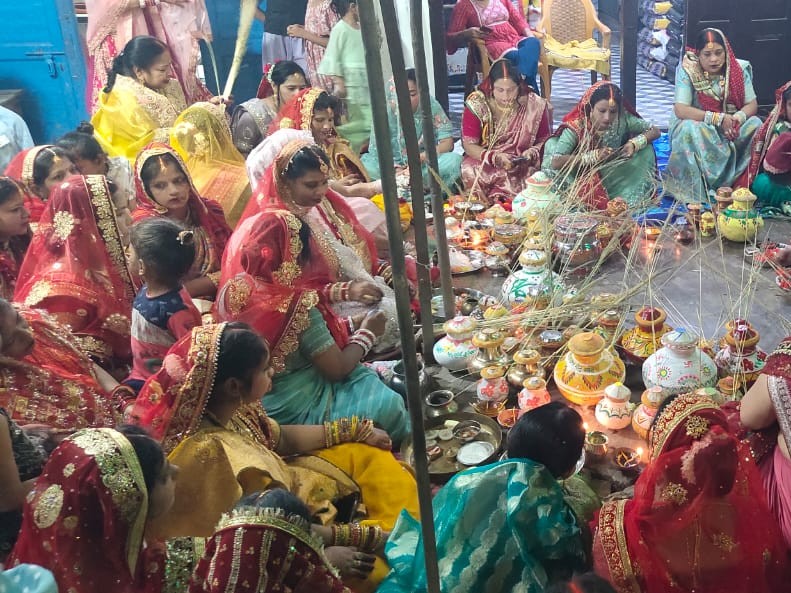 Women of Vaishya community celebrated Karva Chauth in Balrampur ...