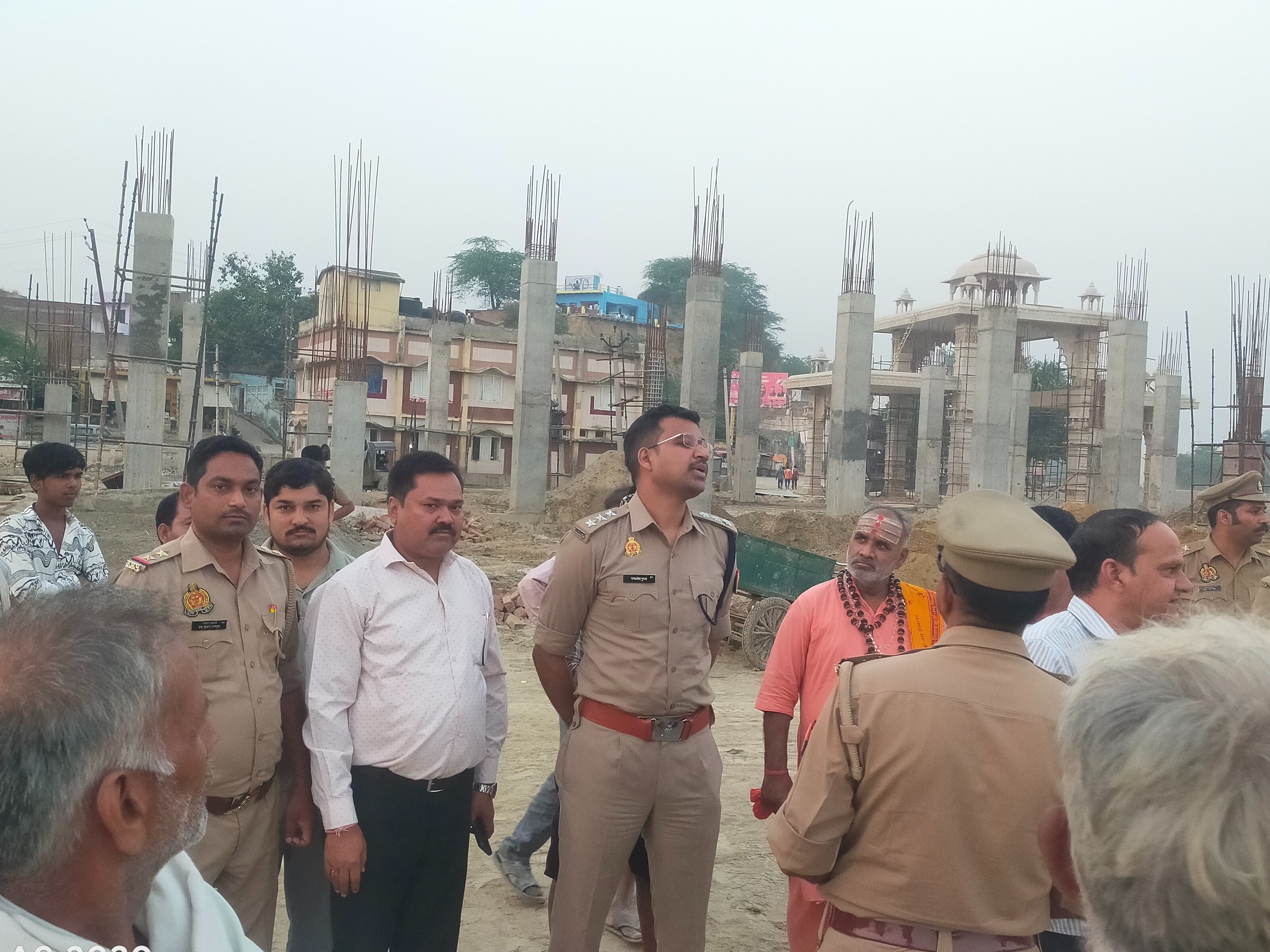 ACP inspected Bateshwar fair | बटेश्वर मेले का एसीपी ने किया निरीक्षण ...