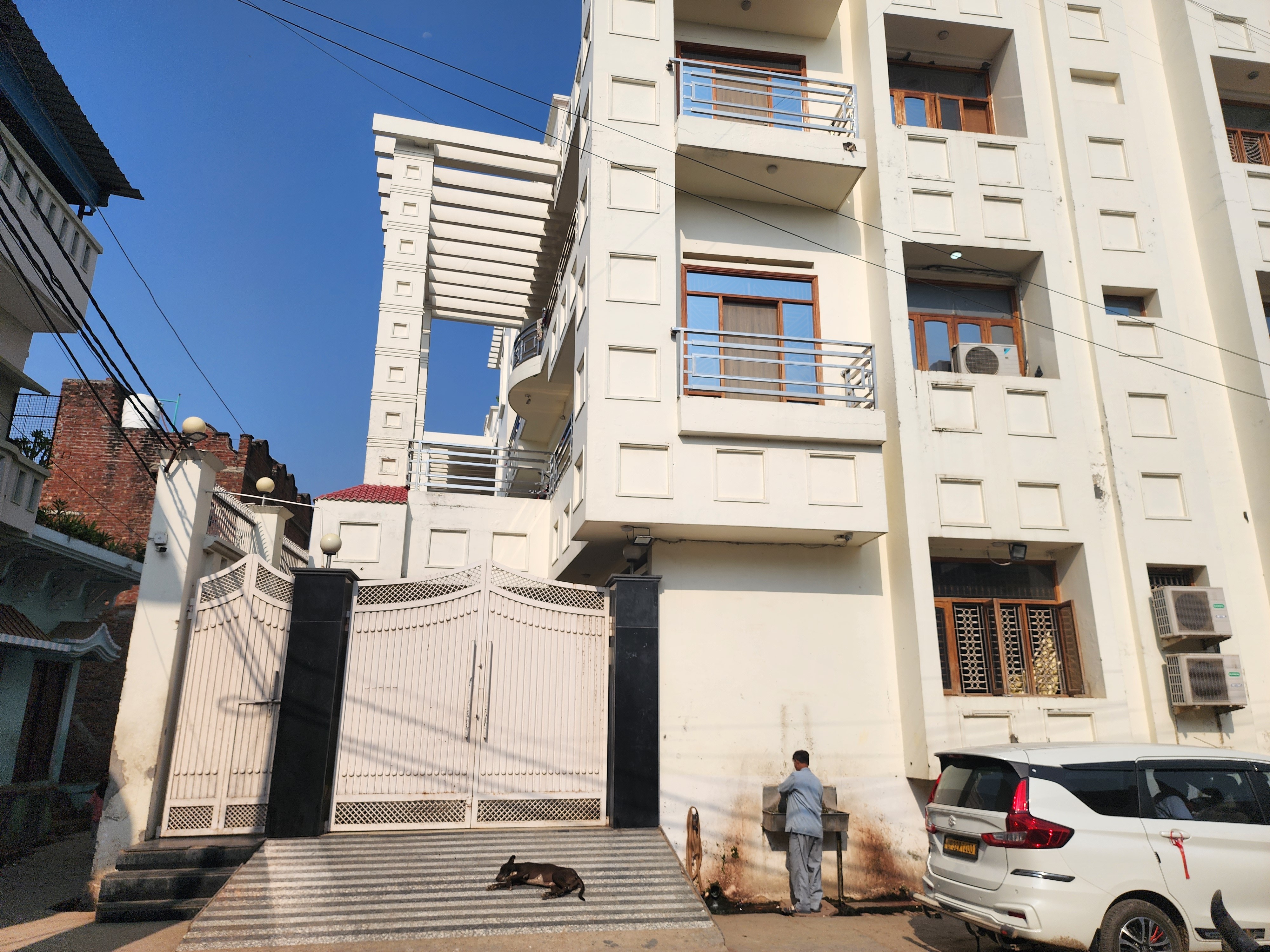 UP Income Tax GST Raid Udpate; Sambhal Bareilly | Hapur Meat Factory ...