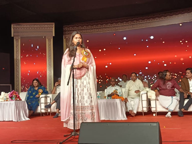 A grand poetry conference was held at Deva Mela. | देवा मेला में विराट ...