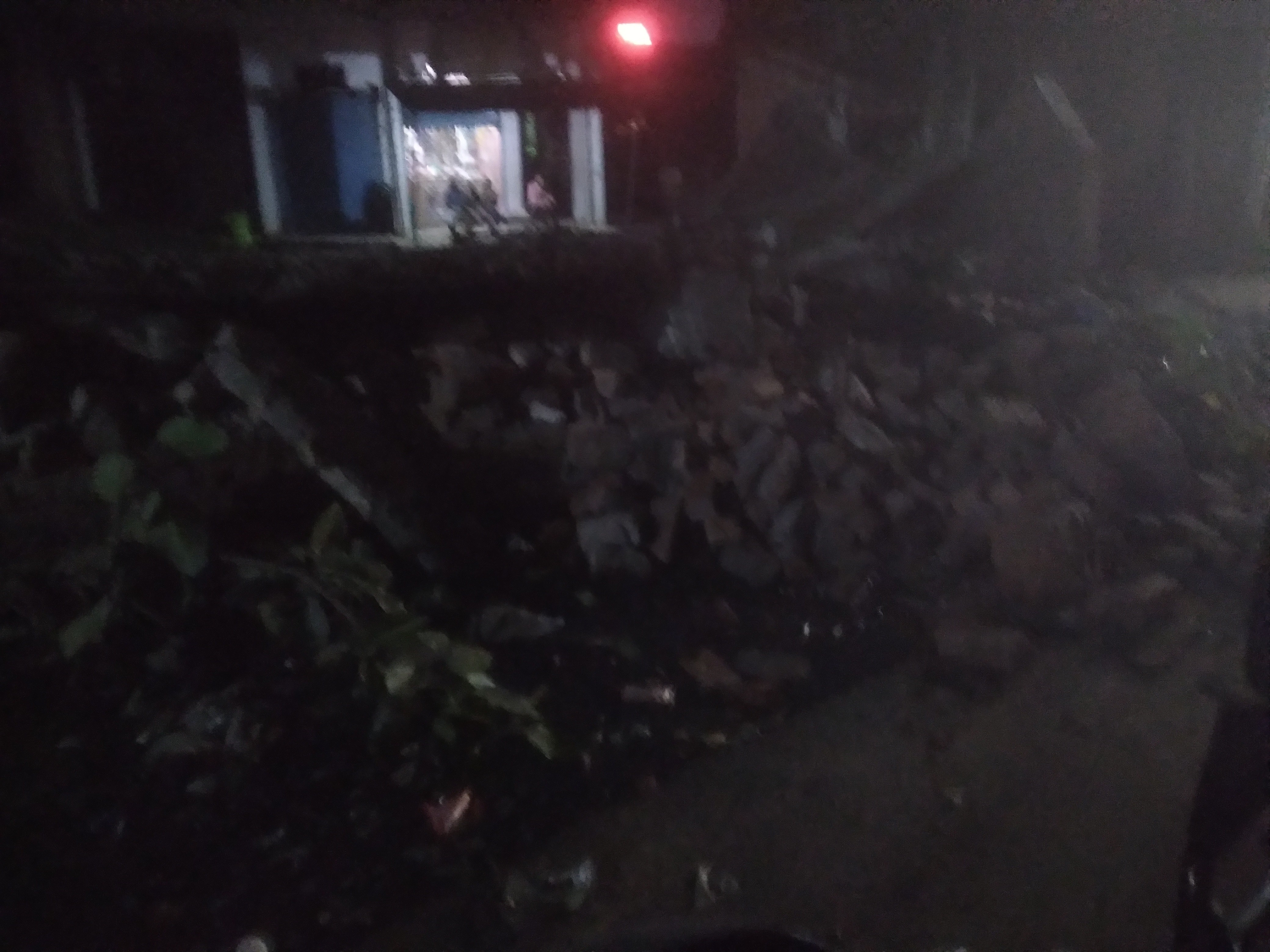 A one-room building collapsed due to drain digging in Gagaha. | गगहा ...