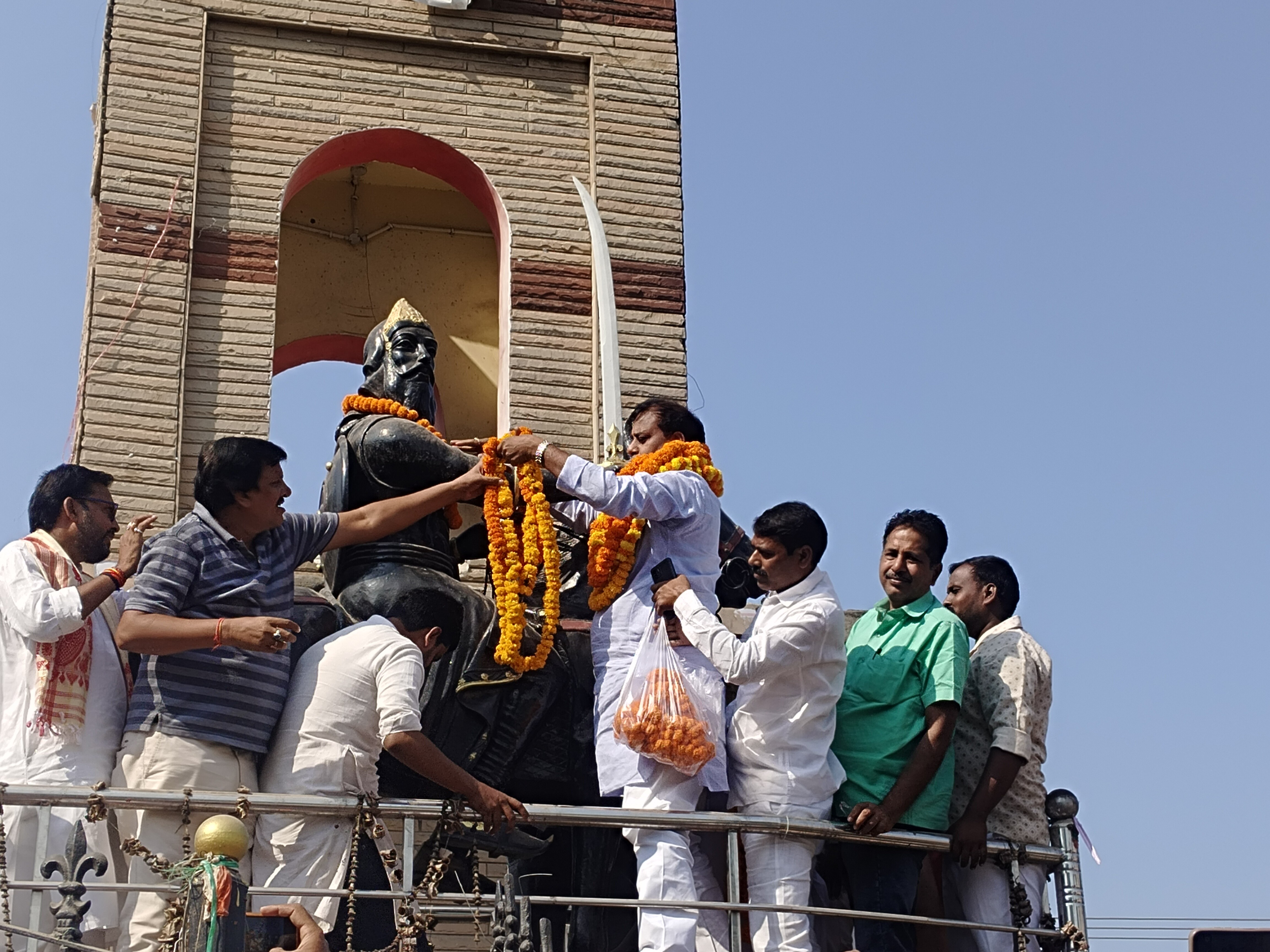 Santosh Kumar Nirala is the NDA candidate from Rajpur. | संतोष कुमार निराला राजपुर से बने एनडीए ...