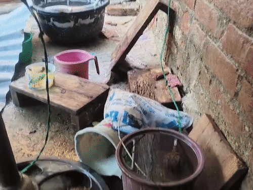 Explosion at firecracker dealer's house, 5 critical | सुल्तानपुर में ...