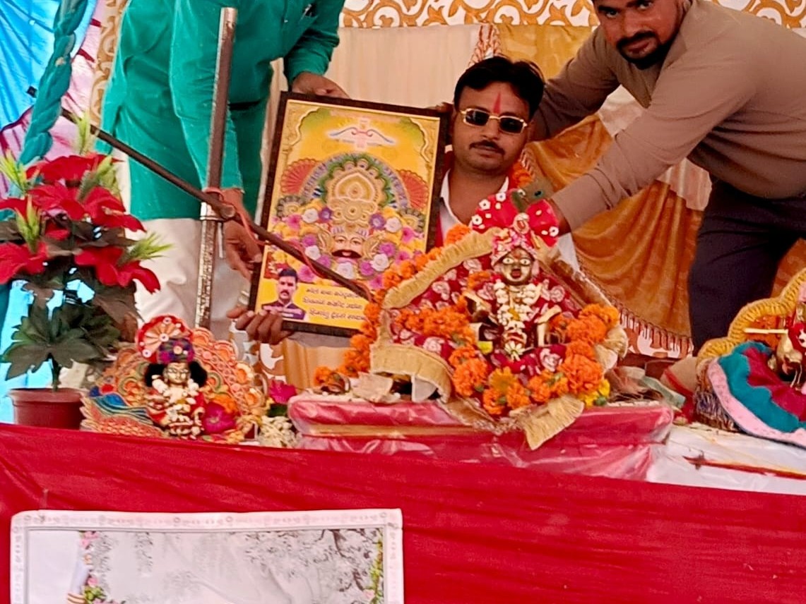 Bhagwat Katha organized in Madhaka, Hathras