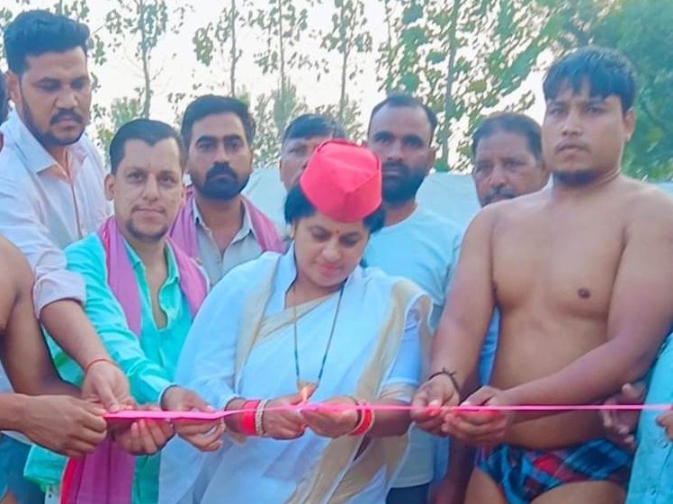 SP District President inaugurated the wrestling competition. | सपा ...