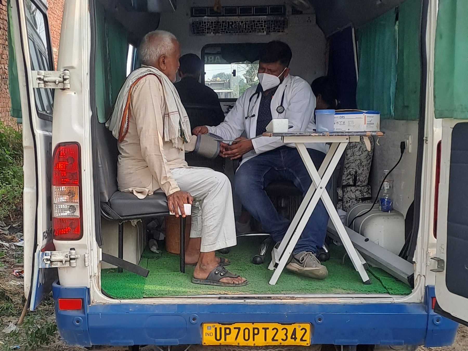 GMR Smart Meters organised a free medicine camp | GMR स्मार्ट मीटर्स ने ...
