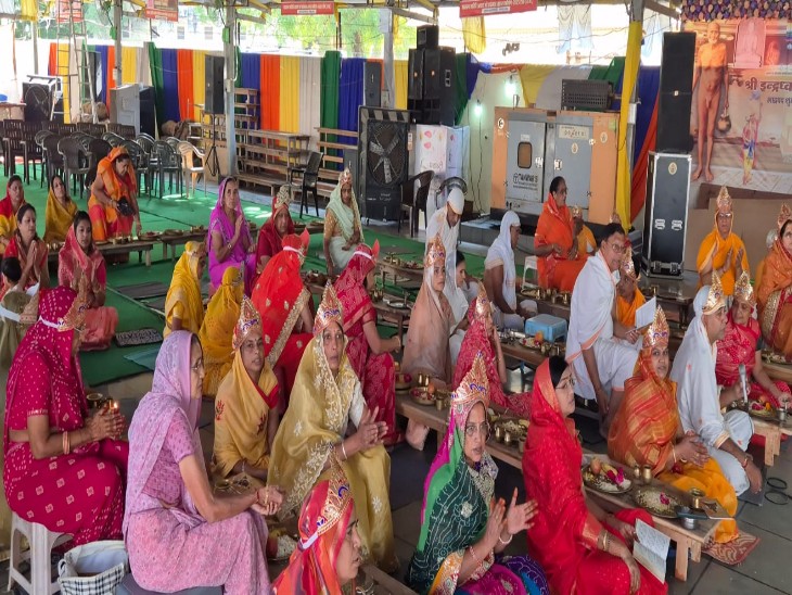 Indra and Indrani organized the legislative assembly of Lord Mahavir ...