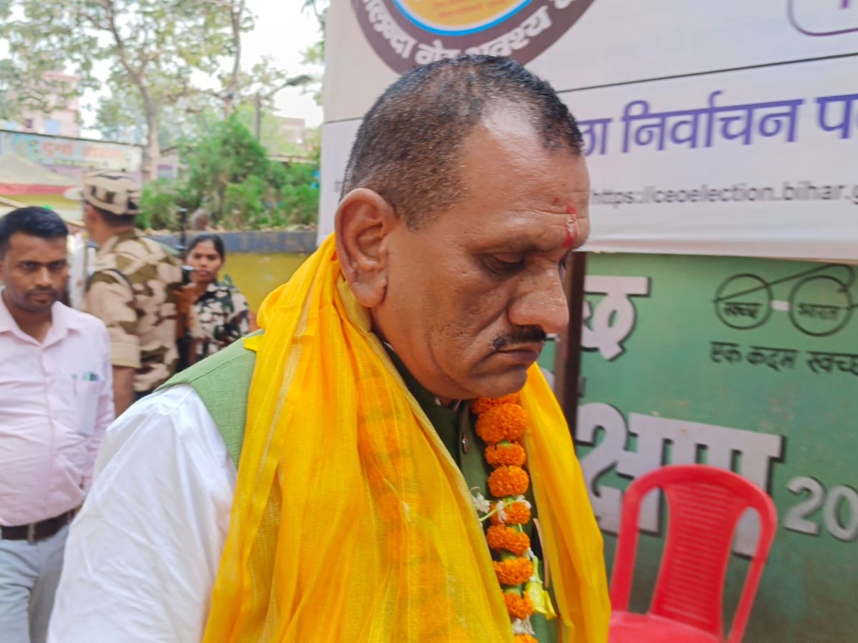 RJD candidate from Islampur, Rakesh Kumar Roshan owner of Rs 14.80 ...