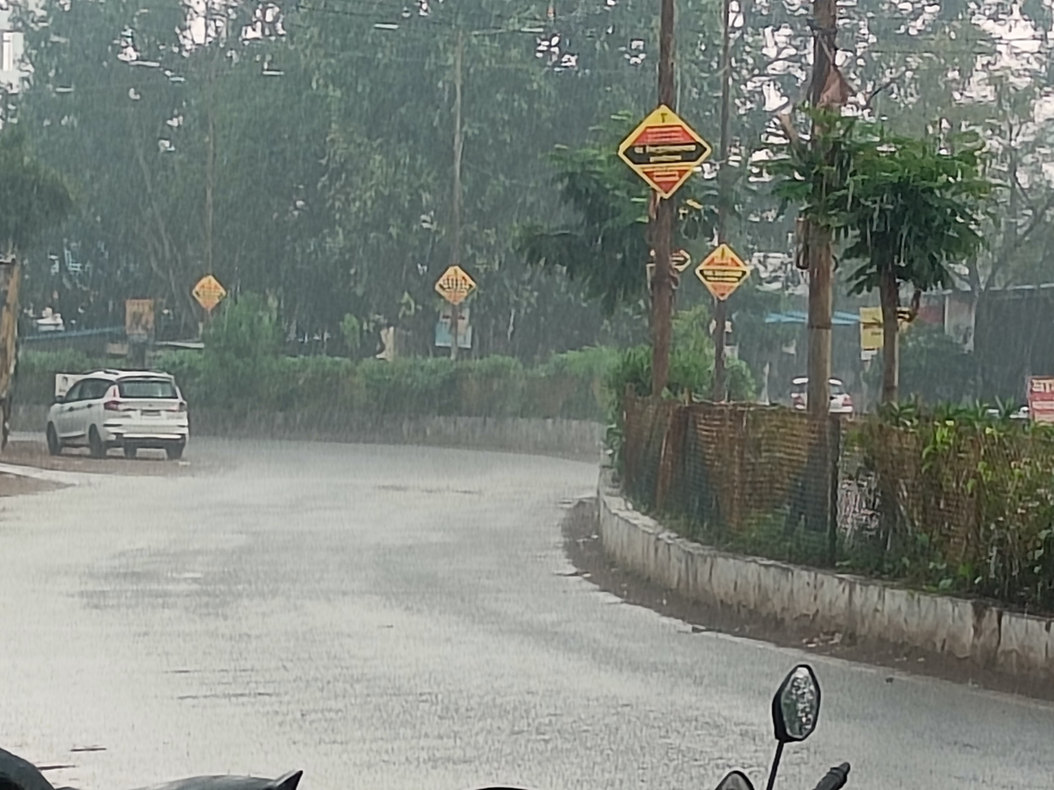 Heavy rain for half an hour in Balaghat on Diwali