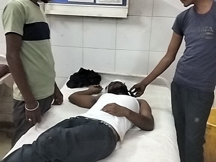 Bike lost control and overturned, driver injured | बाइक अनियंत्रित होकर पलटी, चालक घायल: फतेहपुर ...