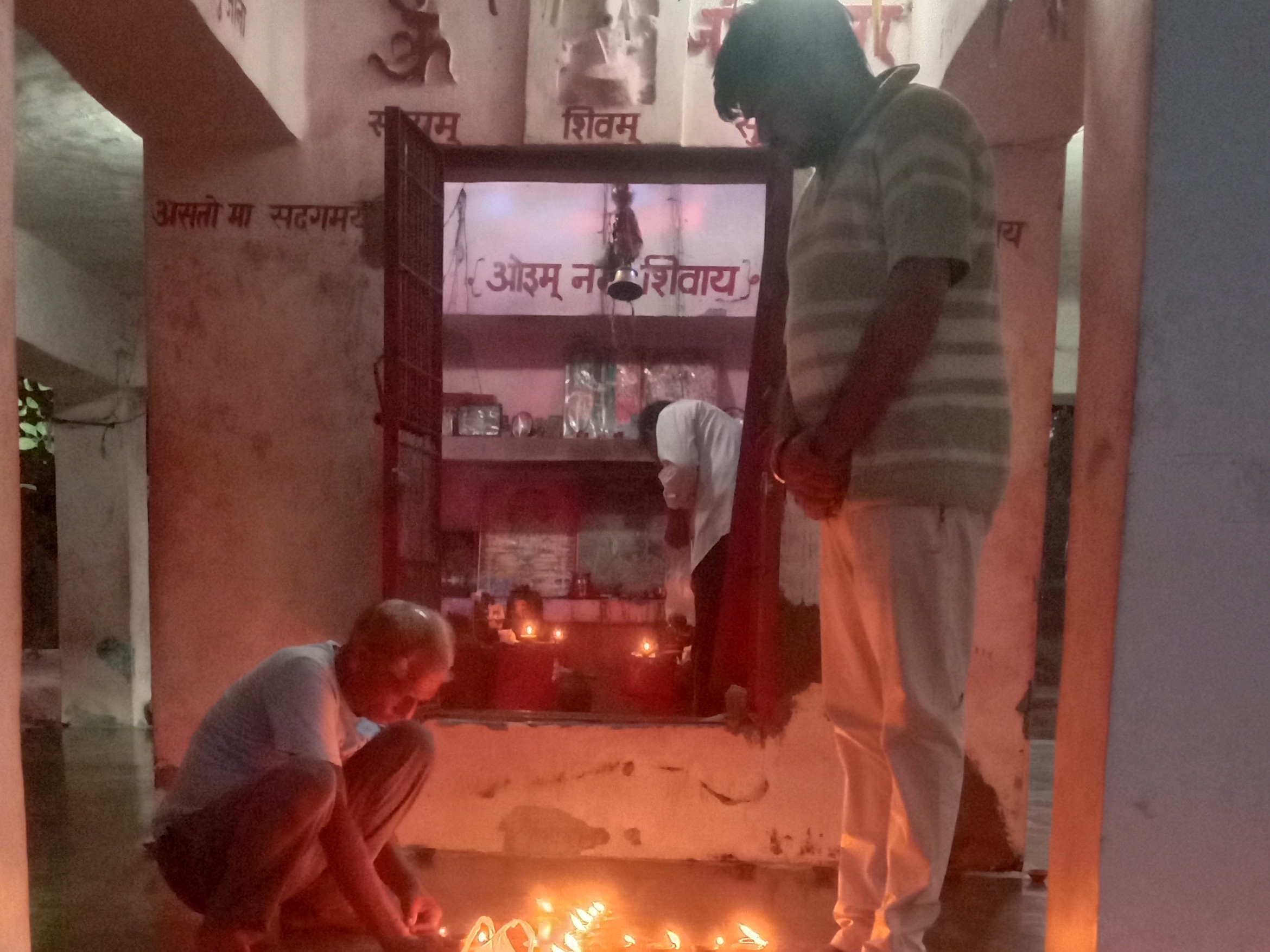 1100 lamps lit at Gauraiya Sarathra Shiva Temple