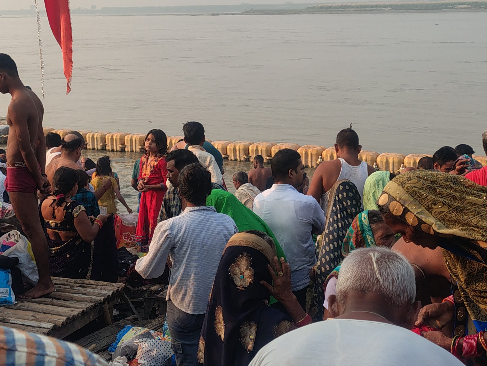 Crowd of devotees on Amavasya at Shringverpur Dham | श्रृंग्वेरपुर धाम ...