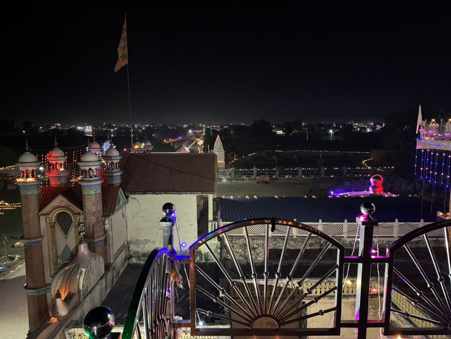 Hisar Diwali celebrated with 5001 lamps Dada Kala Peer Dera | हिसार के ...