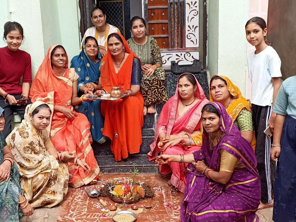 Govardhan Puja in Chhabra, idol made from cow dung | छबड़ा में गोवर्धन ...