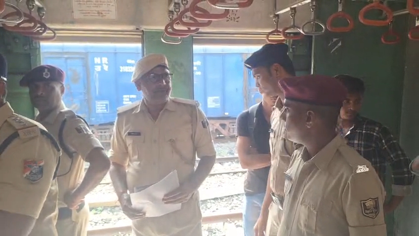 GRP and RPF launched awareness campaign in Samastipur | समस्तीपुर में जीआरपी और आरपीएफ ने चलाया ...