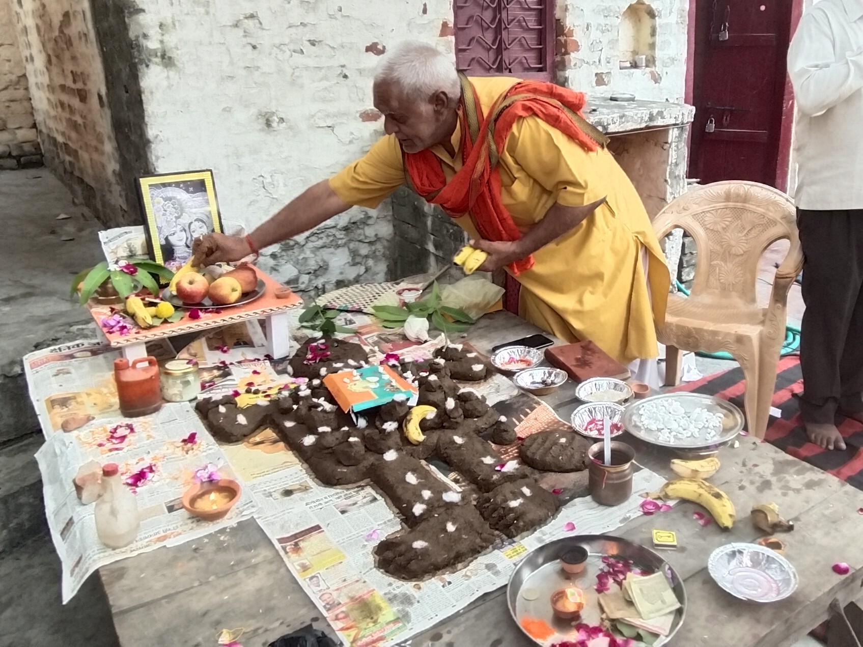 Govardhan Puja at Durga Bawa Temple in Bhojipura | भोजीपुरा के दुर्गु ...
