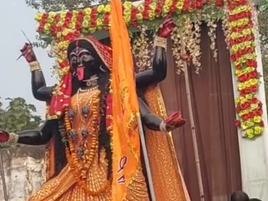 Giant Kali Mata statue becomes the center of attraction
