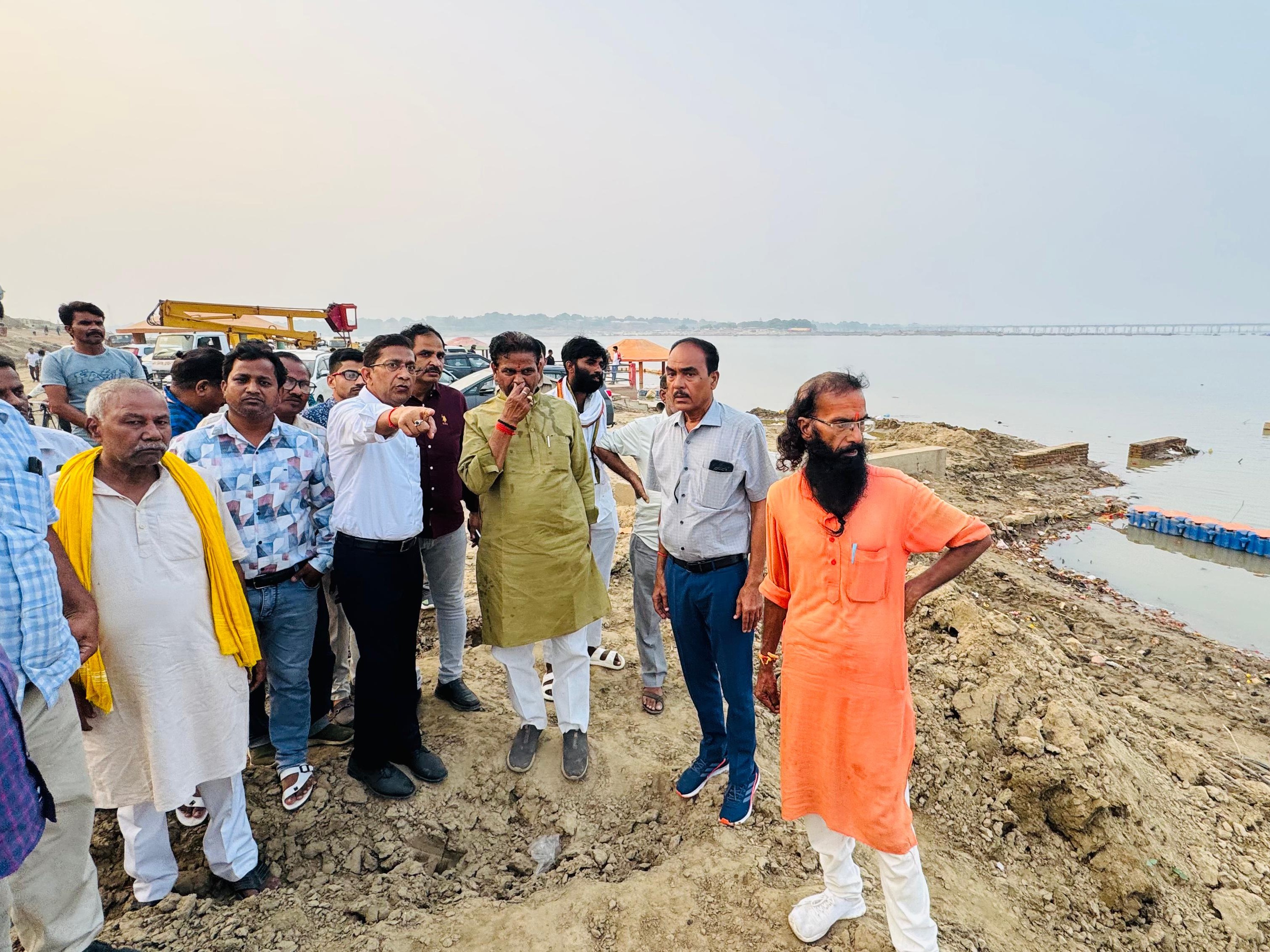 The mayor inspected the Arail Ghat in Naini.