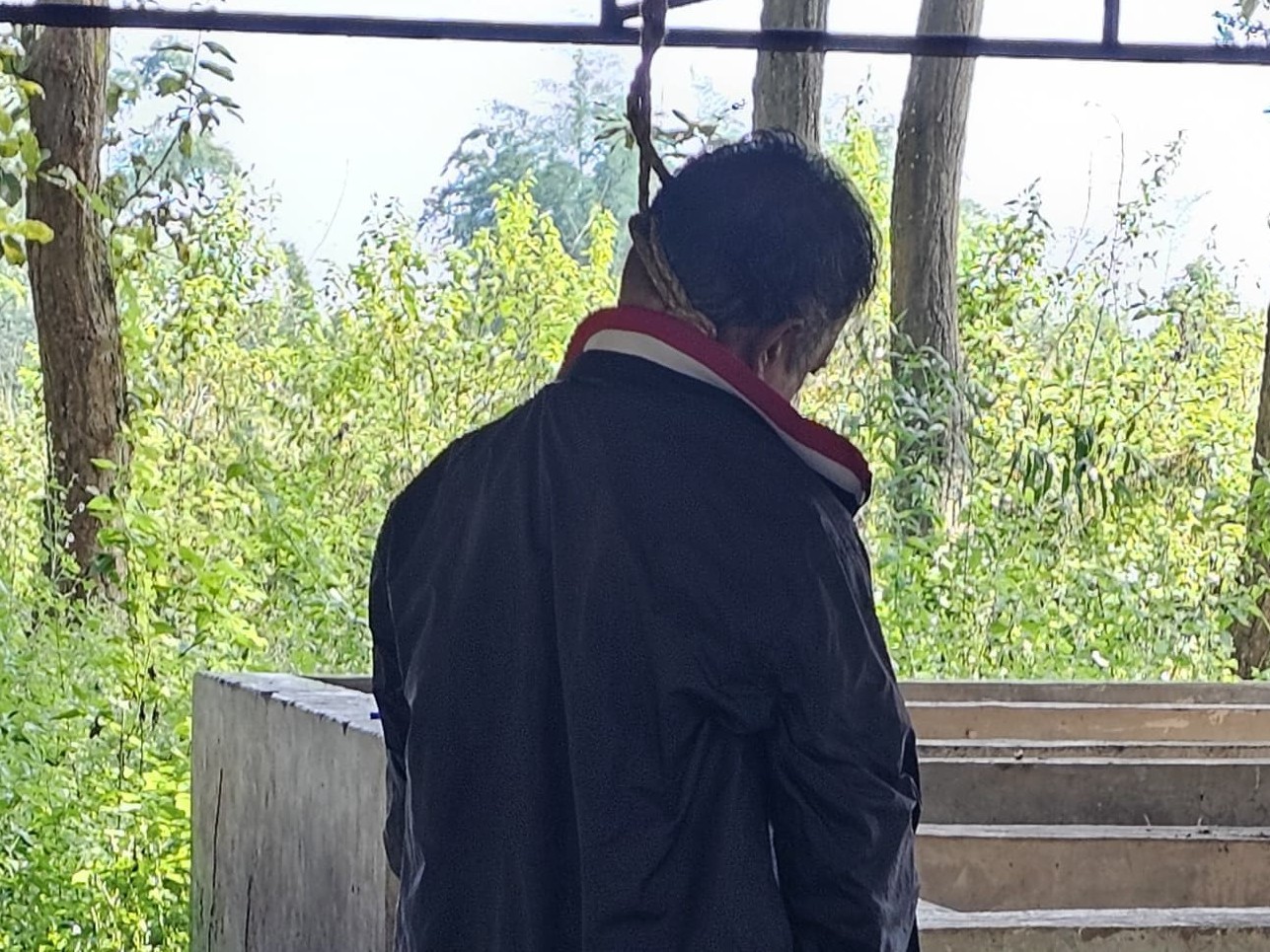 A 69-year-old man hanged himself in the cowshed.