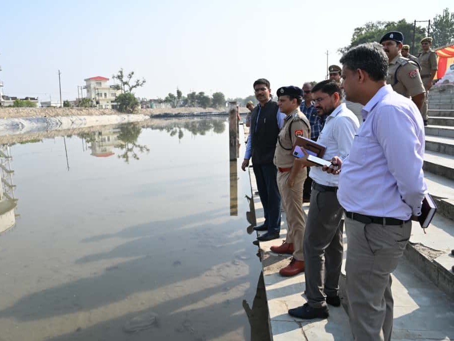 DM-SSP inspected the ghats in Saharanpur. | सहारनपुर में डीएम-एसएसपी ने घाटों का किया निरीक्षण ...