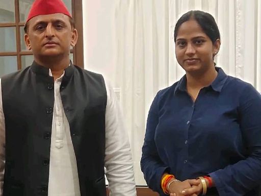 UP SP Deepak Giri Fiancee Controversy; Poonam Pandit | Congress
