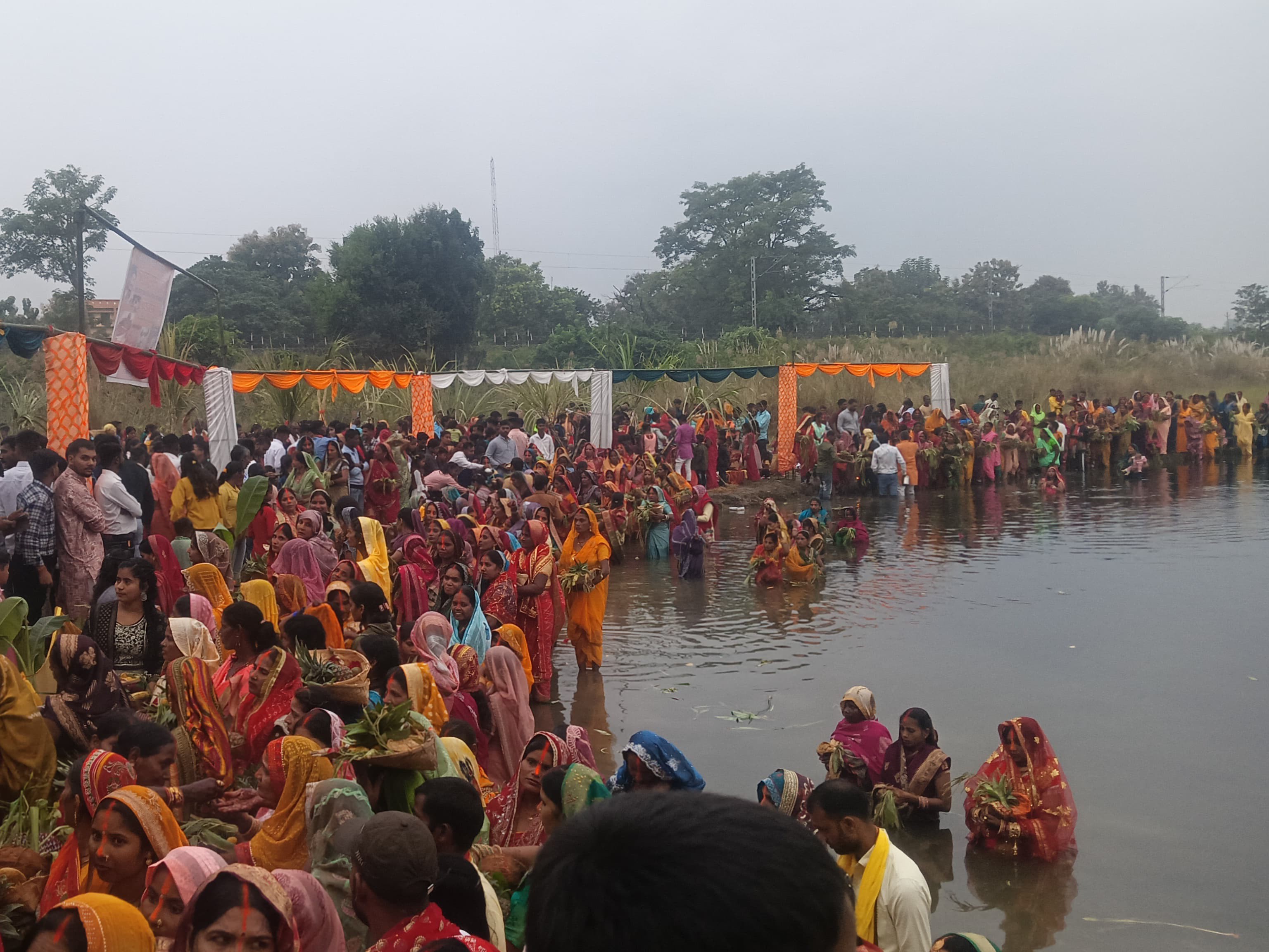 Offering of Arghya was completed peacefully at Bodhi Chhath Ghat ...