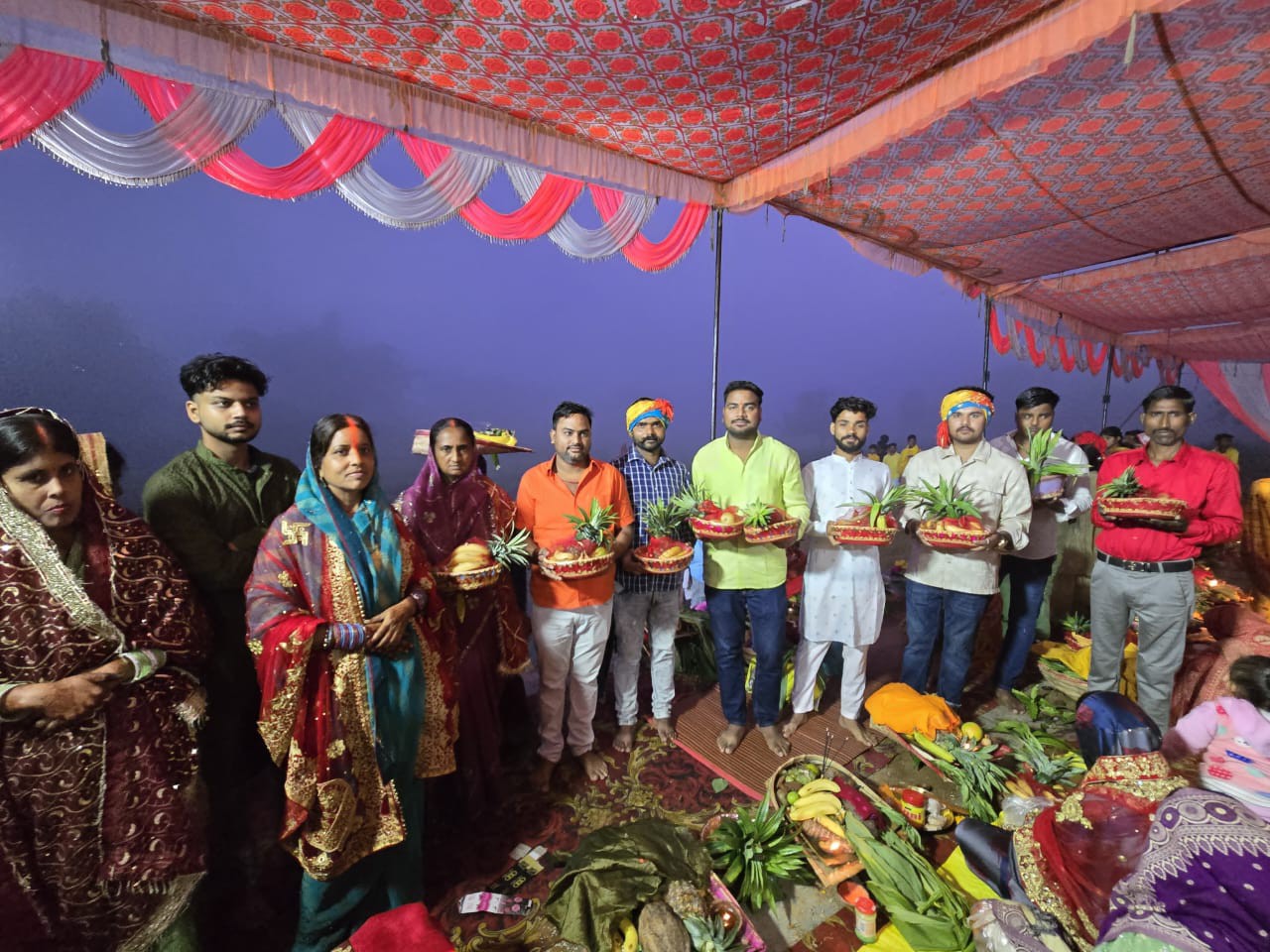 Fruit distribution on Chhath festival in Chapki | चपकी में छठ पर्व पर ...