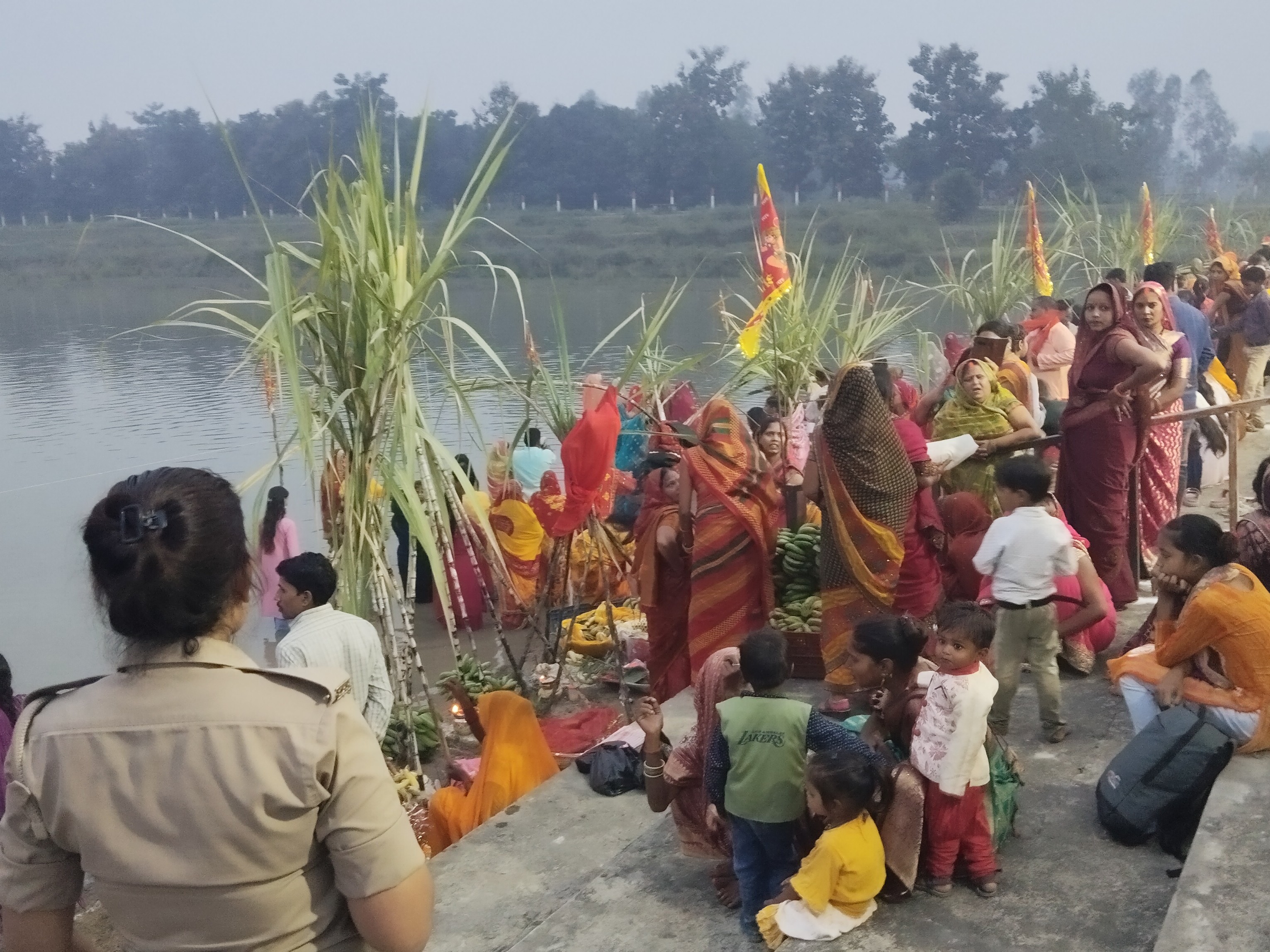 Arghya offered to the rising sun in the Mangal Nath Temple Sarovar | छठ ...
